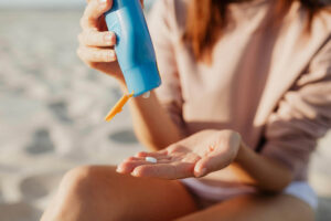 Sunscreen’s potential impact on marine life needs urgent investigation ...